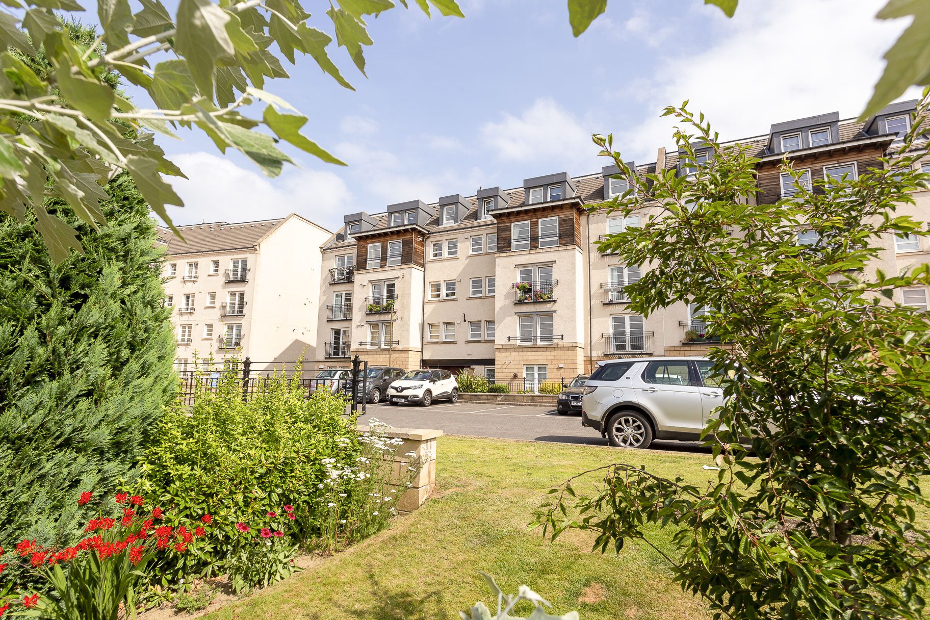 5/12 Powderhall Rigg, Broughton, Edinburgh EH7 4GA - Cameron Stephen and Co